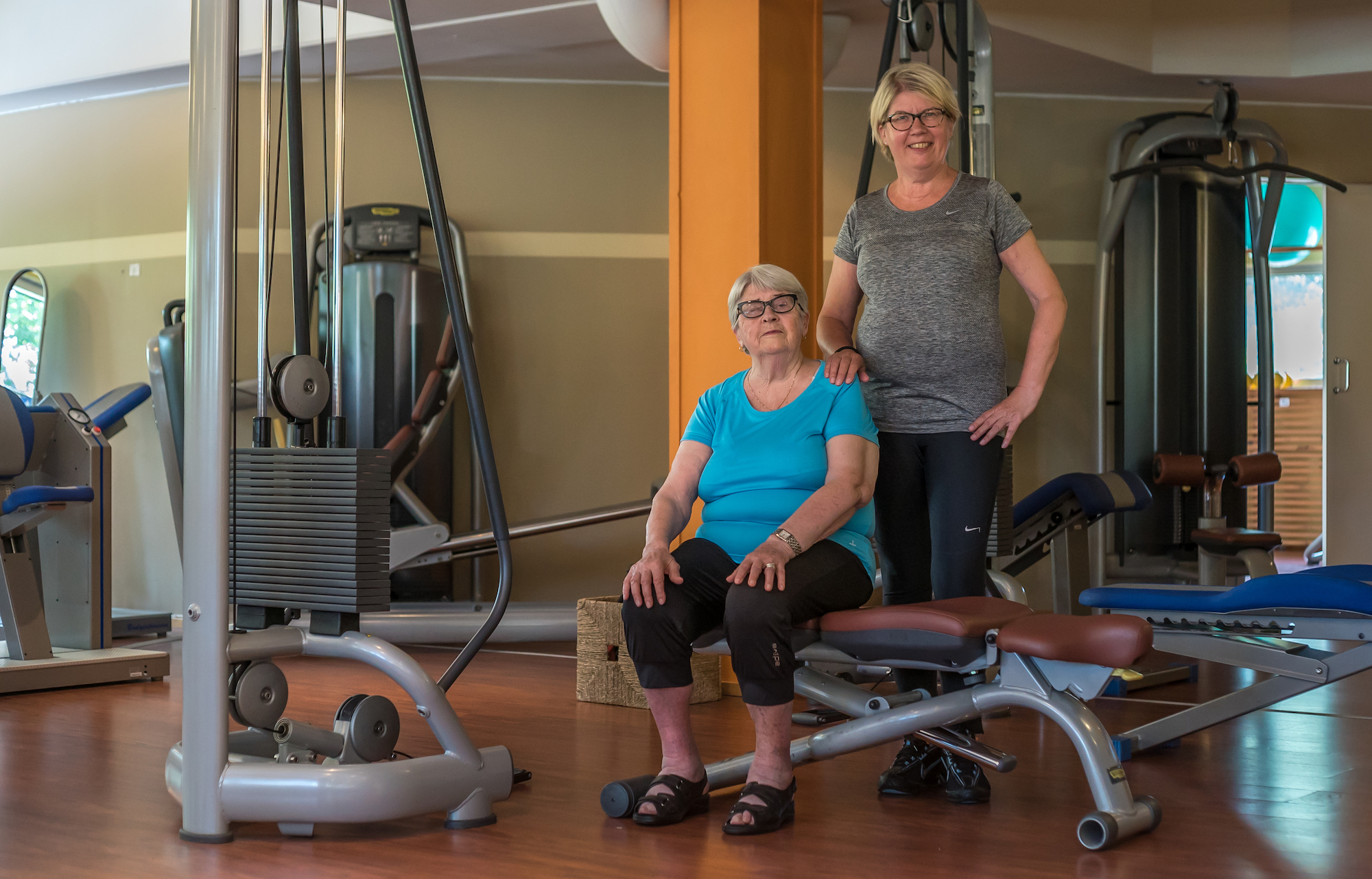 Äiti ja tytär treenaavat yhdessä – kumpikin saa apuja omiin ...